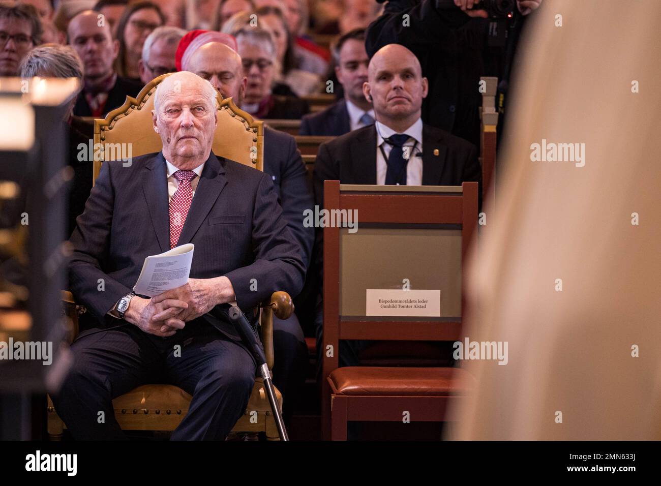 Hamar 20230129. Episkopale Weihung. Ole Kristian Bonden wird von ...