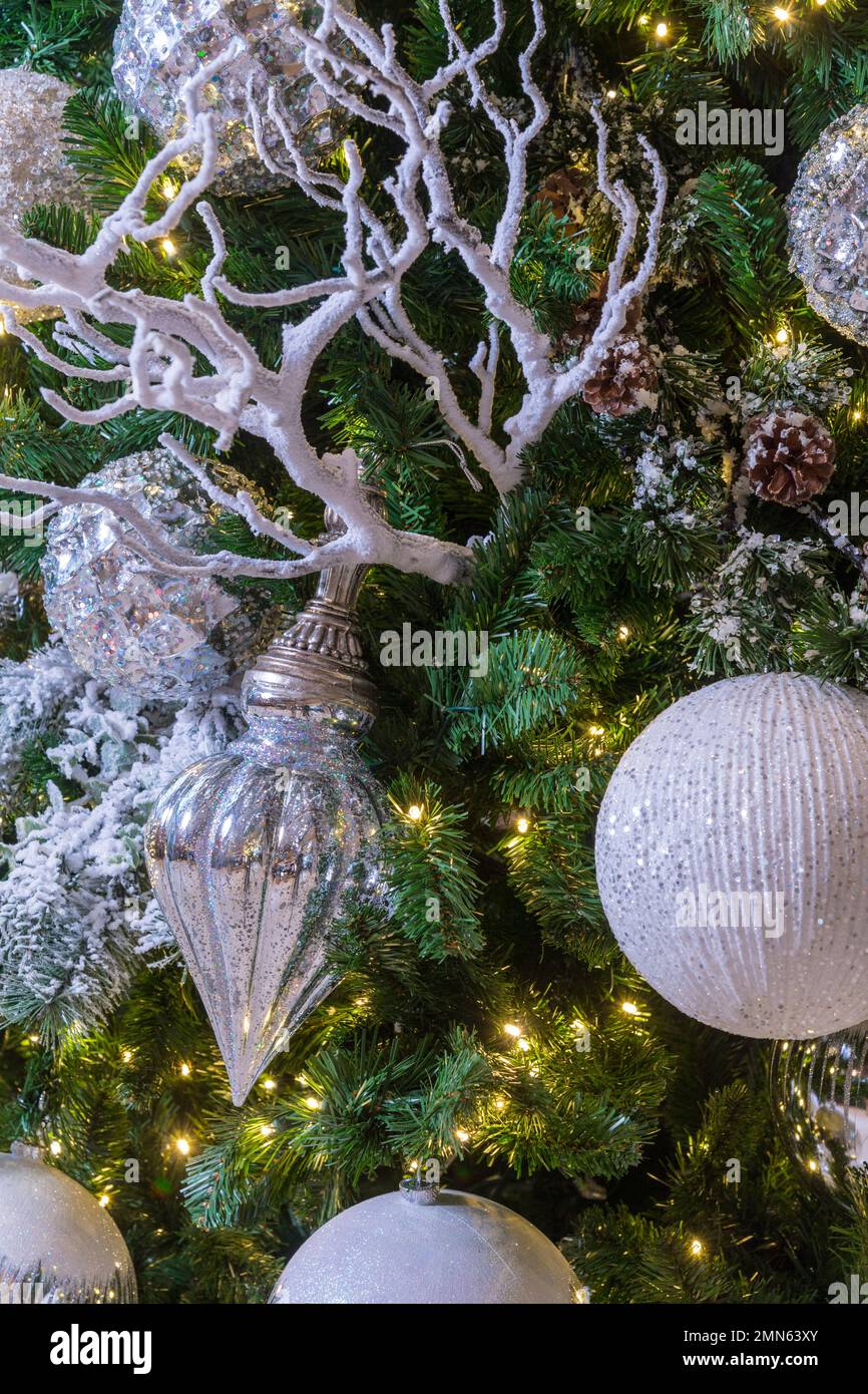 Tree decorations -Fotos und -Bildmaterial in hoher Auflösung – Alamy