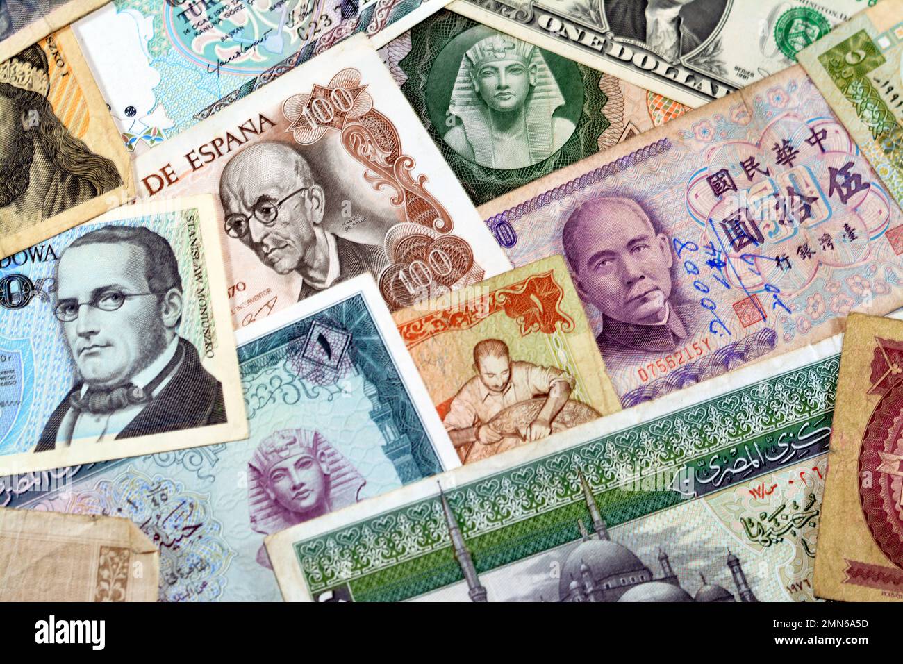 Verschiedene alte Bargeld-Banknoten aus verschiedenen Ländern der Welt ...