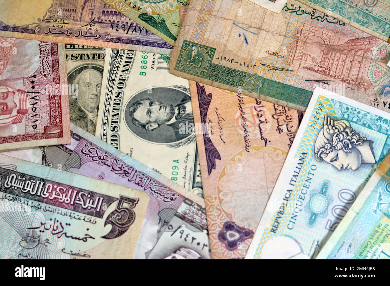 Verschiedene alte Bargeld-Banknoten aus verschiedenen Ländern der Welt ...