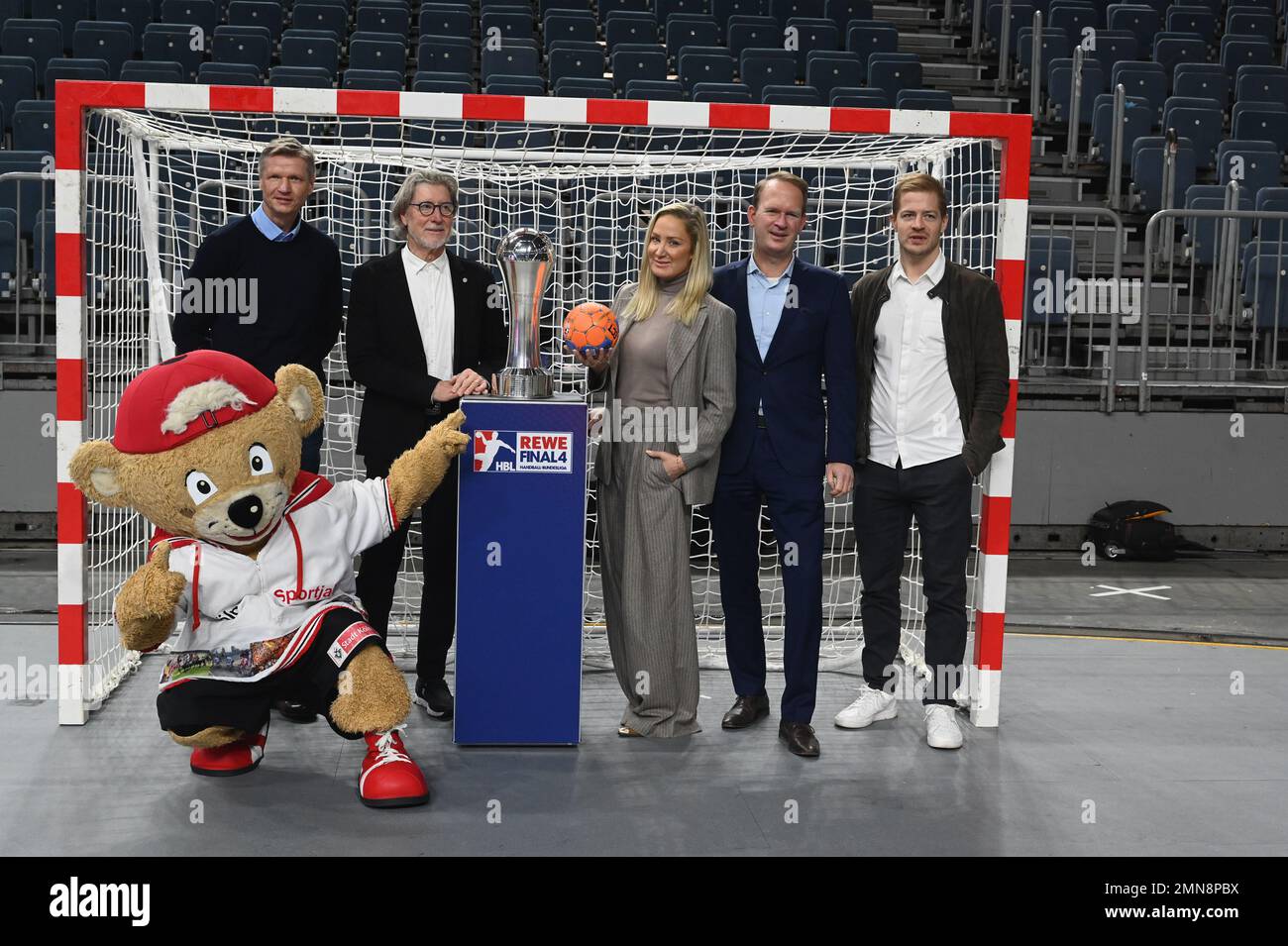 Köln, Deutschland. 30. Januar 2023. Maskottchen „TropS - Kölns Sportfan ...