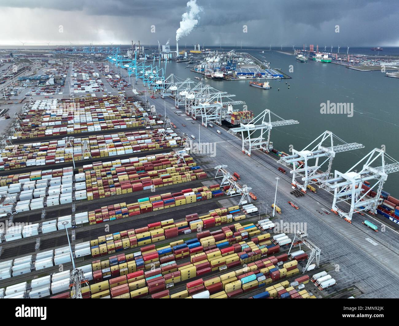 Rotterdam, 19. Januar 2023, Niederlande. Luftaufnahmen von Drohnen vom ...