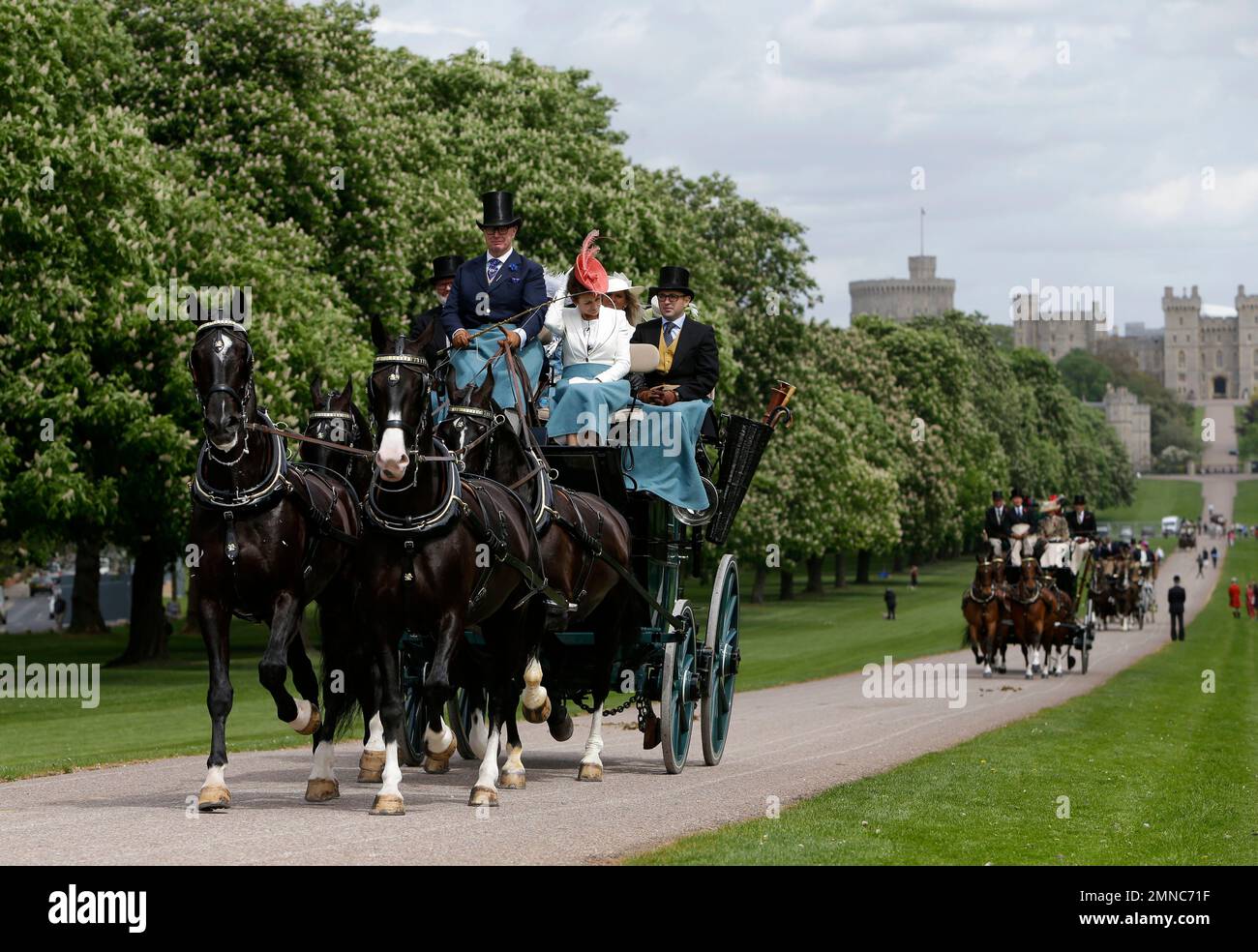 Horse-drawn carriages make their way down the Long Walk from Windsor ...