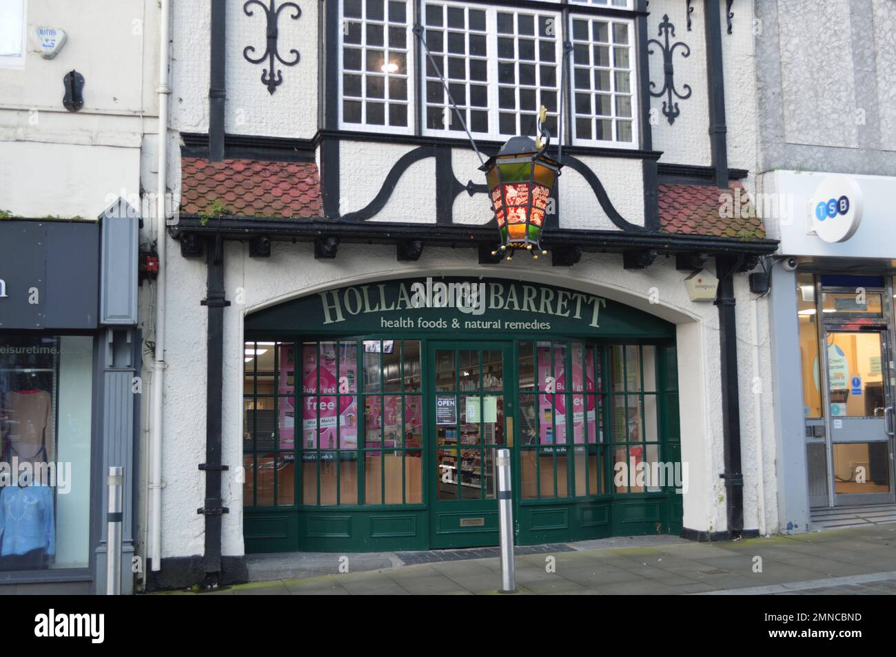 Swansea architecture holland und barrett -Fotos und -Bildmaterial in ...