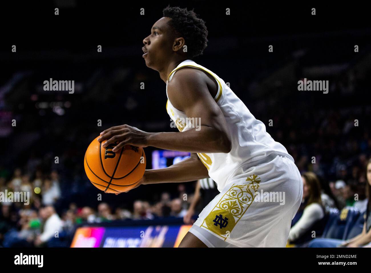 Notre Dame's Marcus Hammond (10) lines up a shot during the second half ...