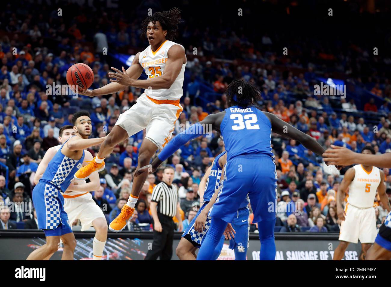 Tennessee forward Yves Pons (35) drives against Kentucky forward Wenyen ...