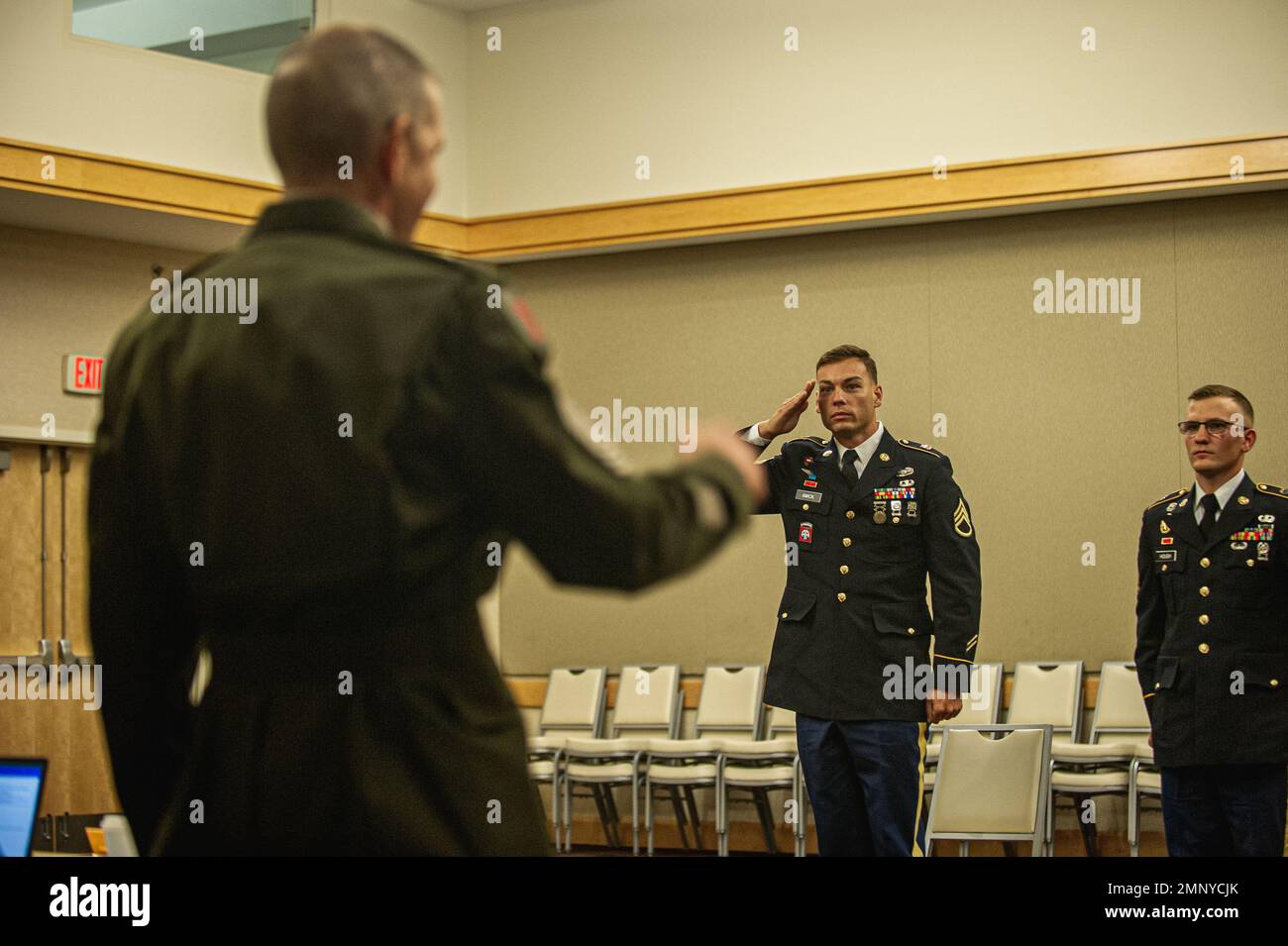 US Army Staff Sgt. Phillip Amick, der der US Army Reserve zugewiesen ...