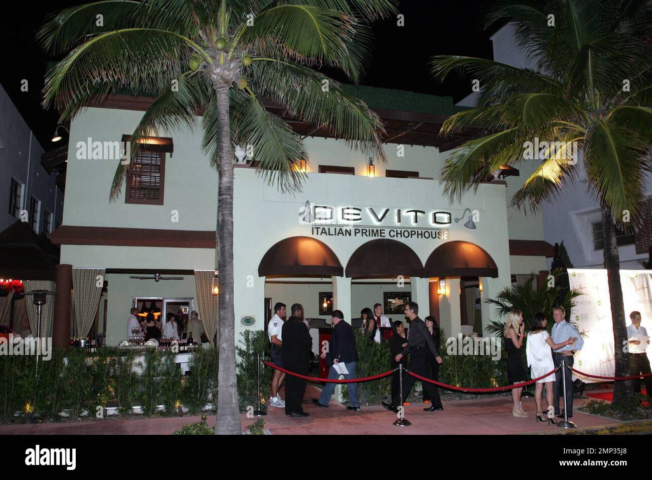 Atmosphäre. Das DeVito South Beach Restaurant ist Gastgeber des South ...