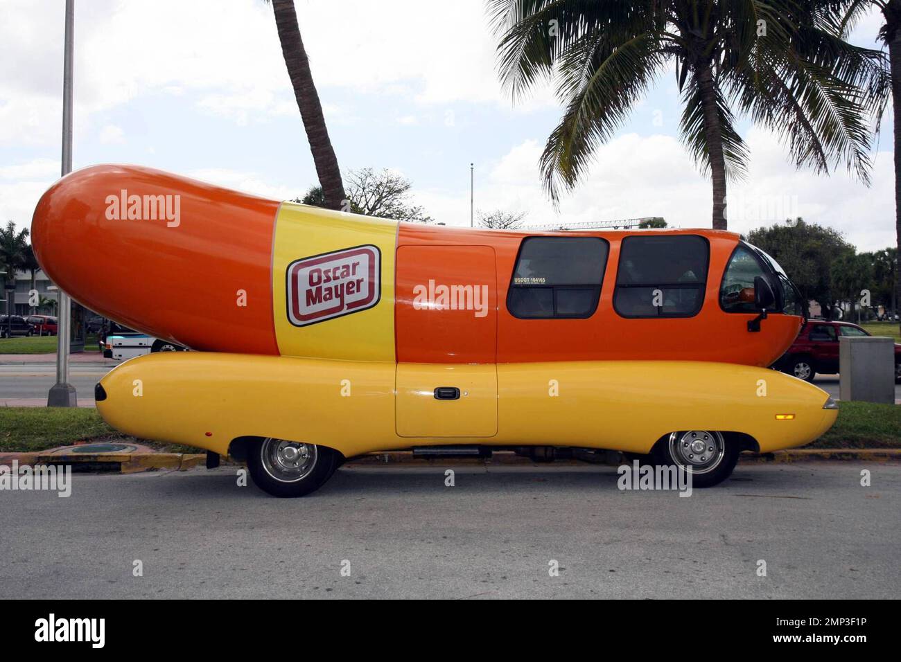 Exklusiv!! Oscar Meyer Weiner Mobile wirbt für Oscar Meyer Hot Dogs. Es ...