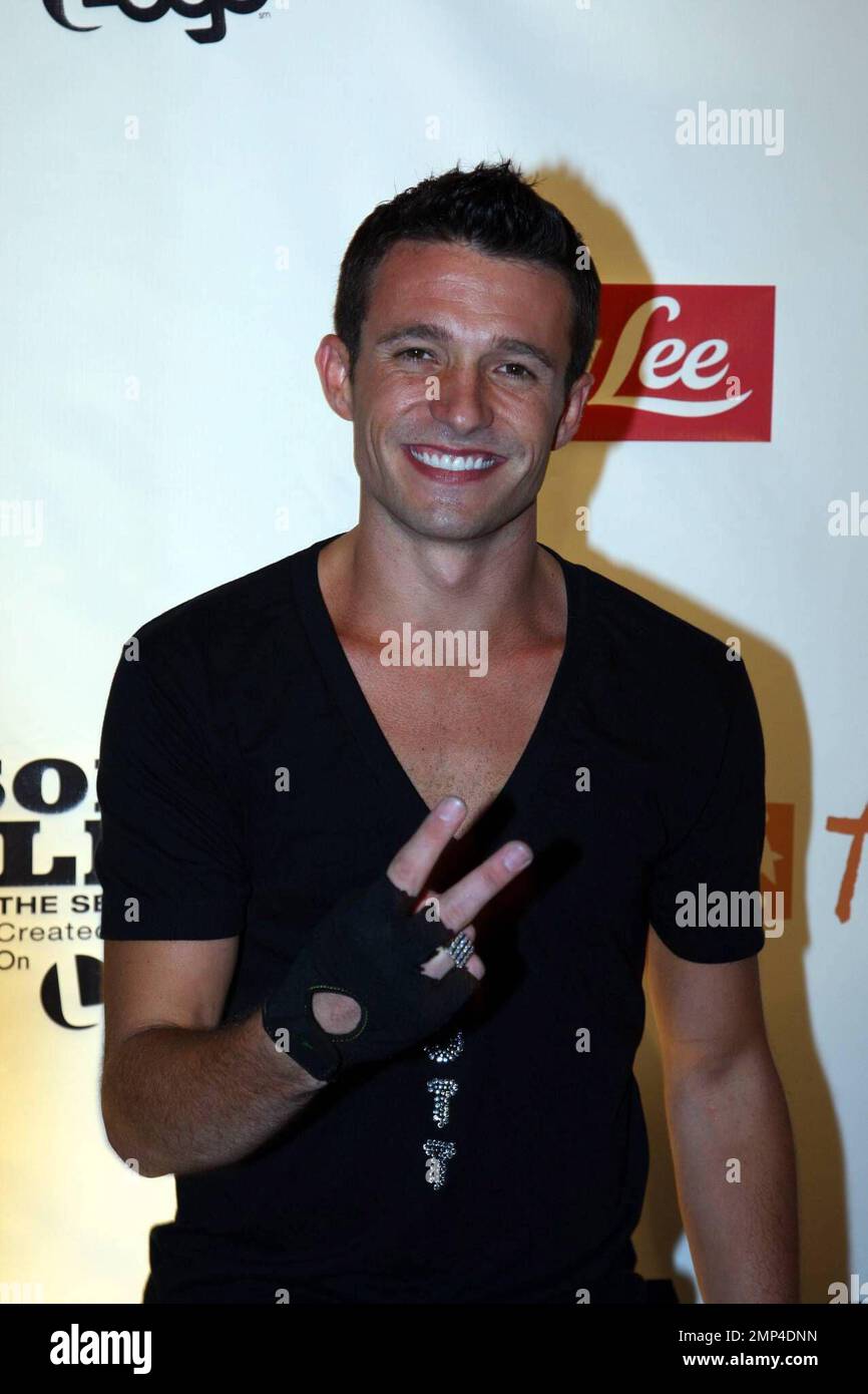 Jason Dottley nimmt an der Premiere der neuen Serie „Sordid Lives“ auf ...