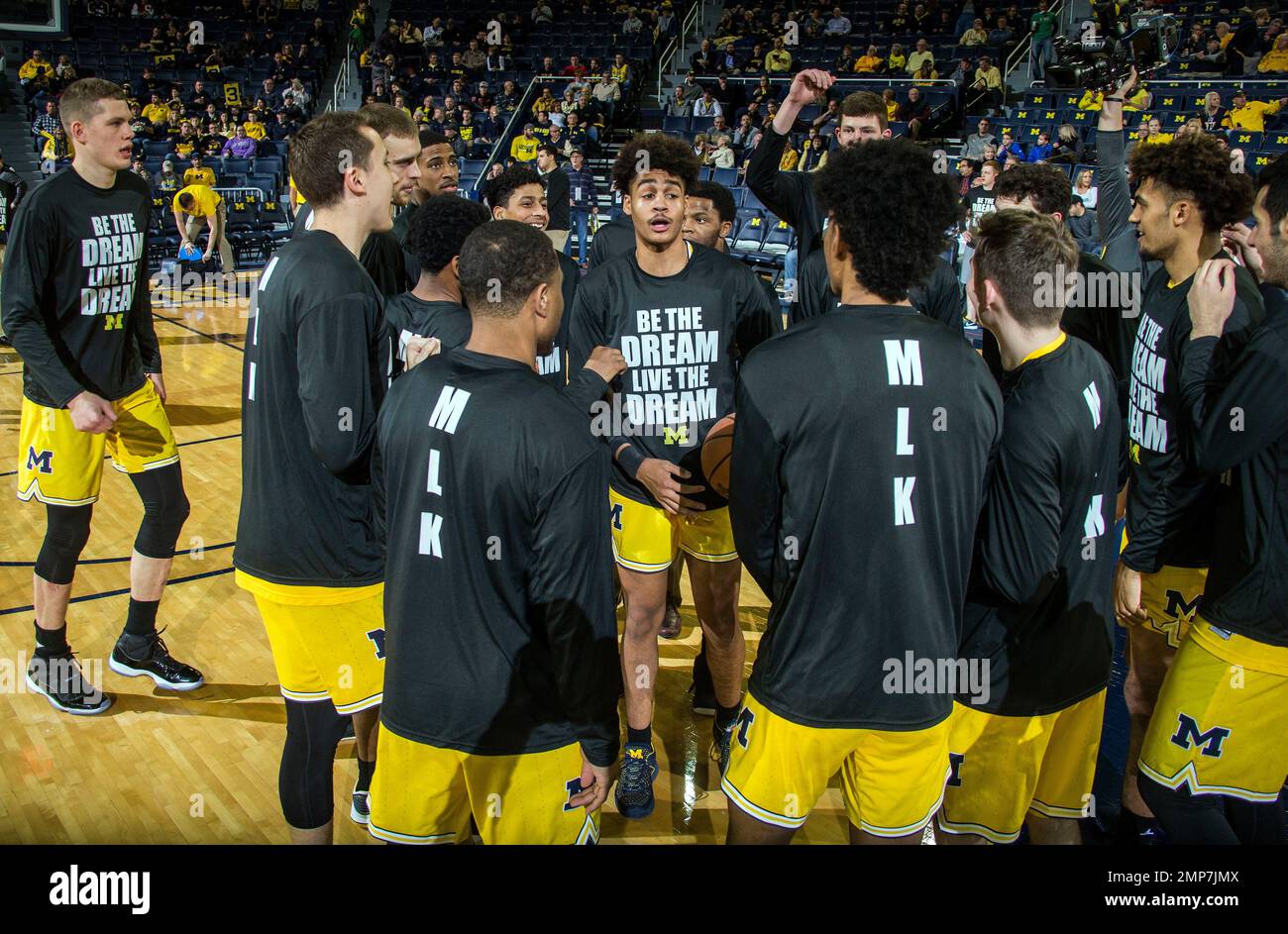 Michigan guard Jordan Poole, center, leads teammates in a huddle during ...