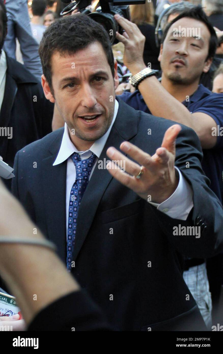 Zusammen mit seiner Frau Jackie, den Töchtern Sadie und Sunny und ...