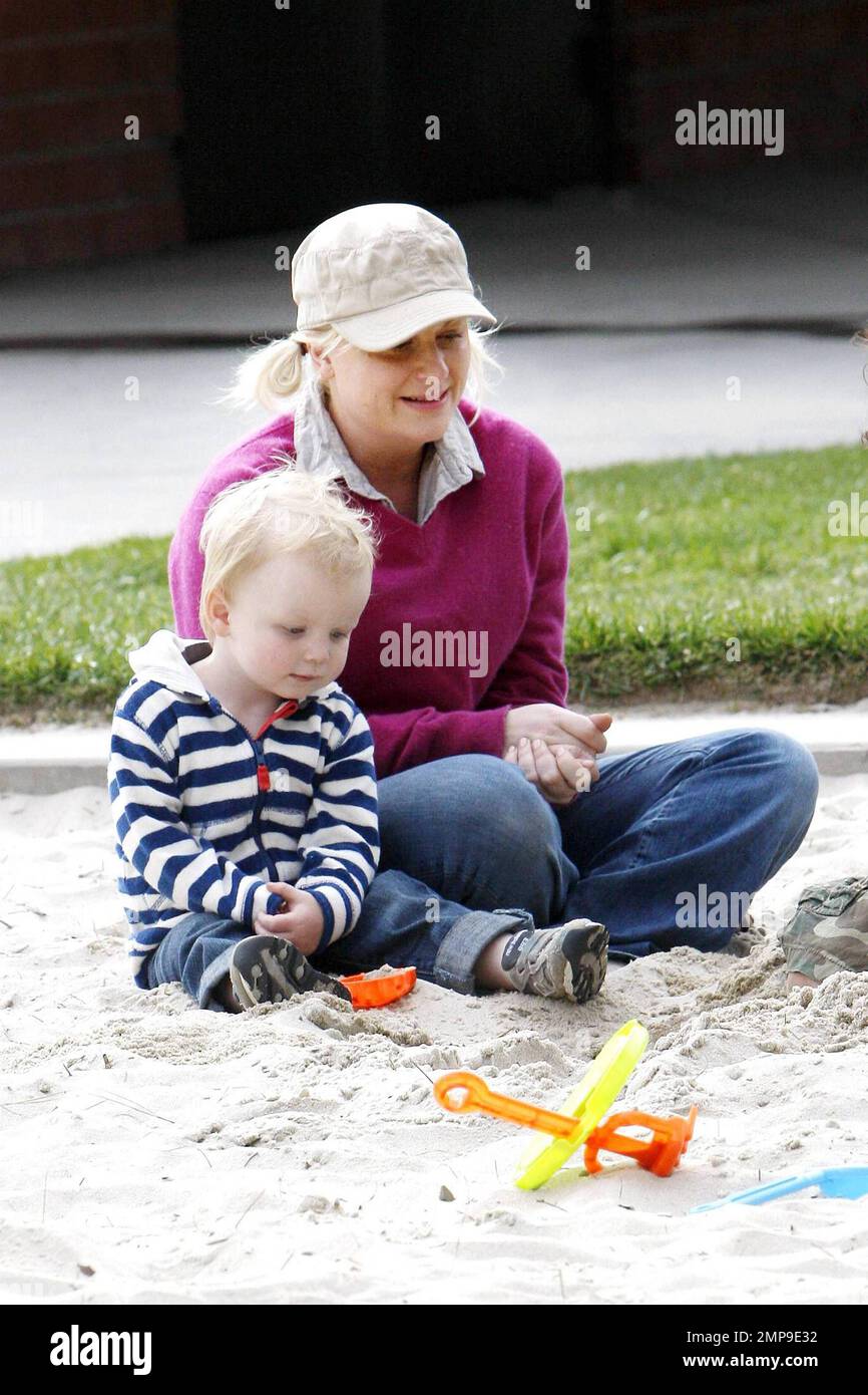 Die Schriftstellerin und Schauspielerin Amy Poehler spielt mit ihrem ...