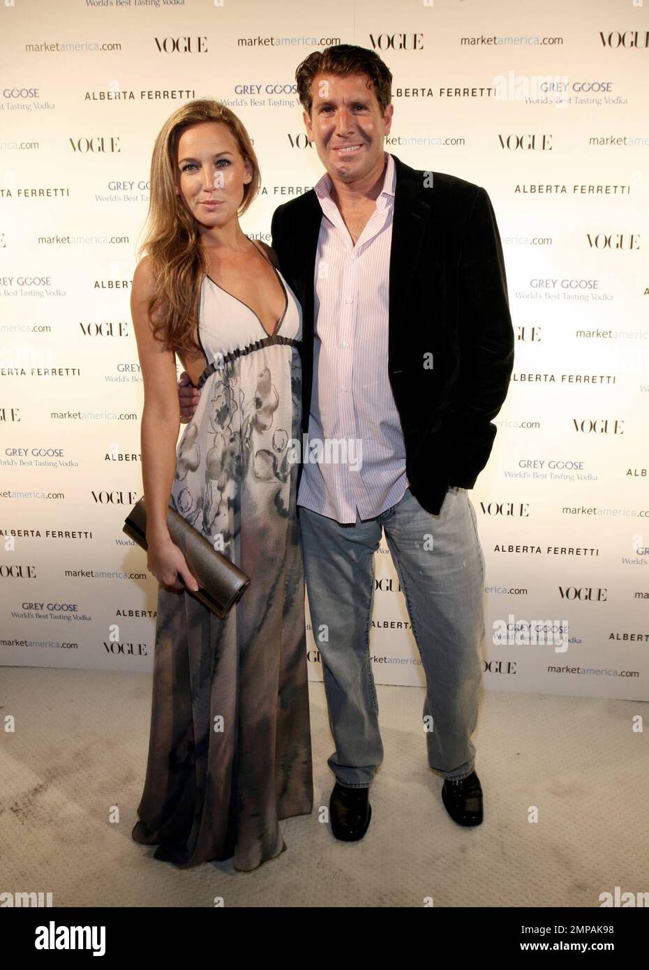 Berühmtheiten besuchen die Art Basel Party and Fashion Show, die von ...