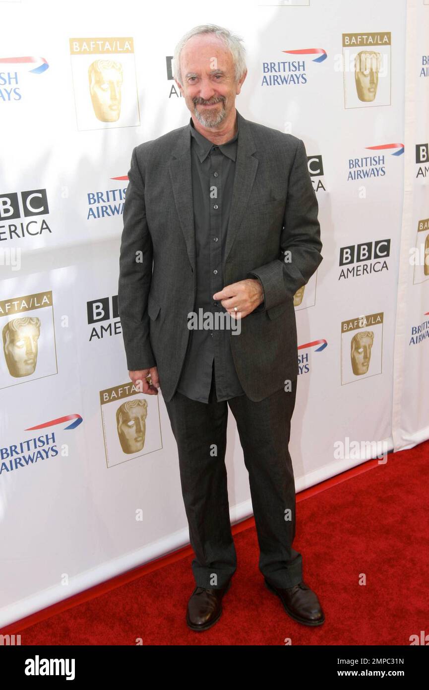 Jonathan Pryce betritt den roten Teppich für die 8. Jährliche BAFTA/LA ...