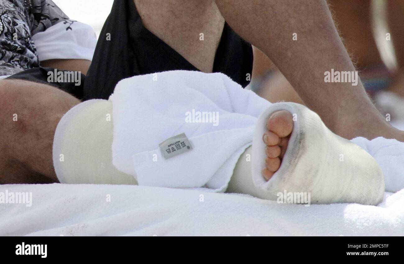 Der verletzte deutsche Kapitän Michael Ballack verbringt einen ...