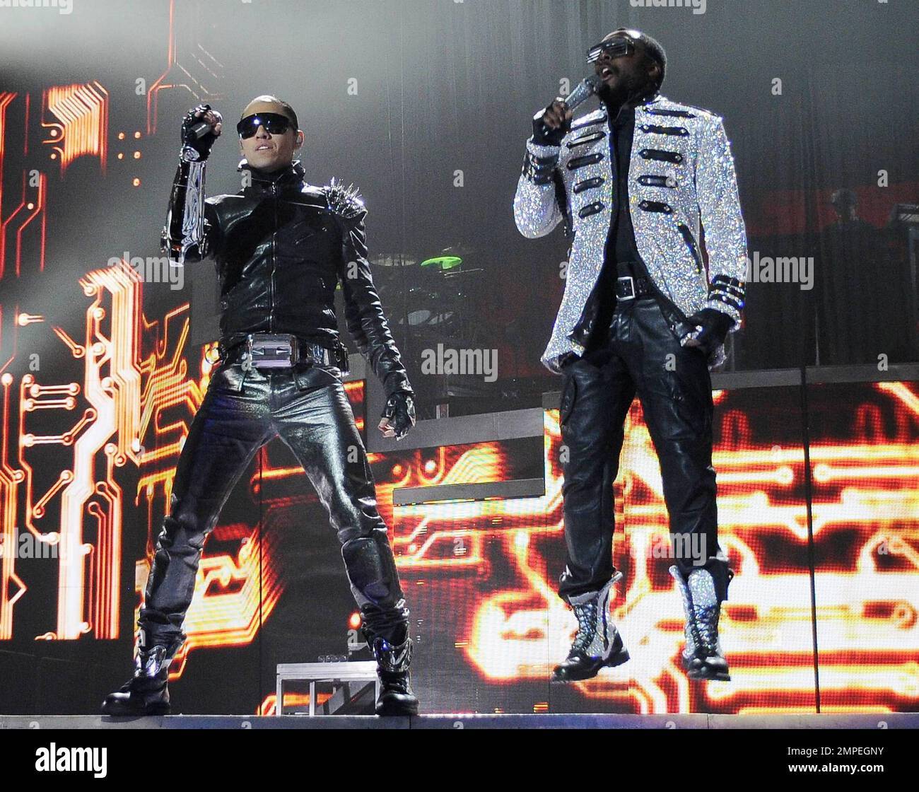 Will.i.am (William James Adams, Jr.) und das Tabu (Jaime Gomez) der ...