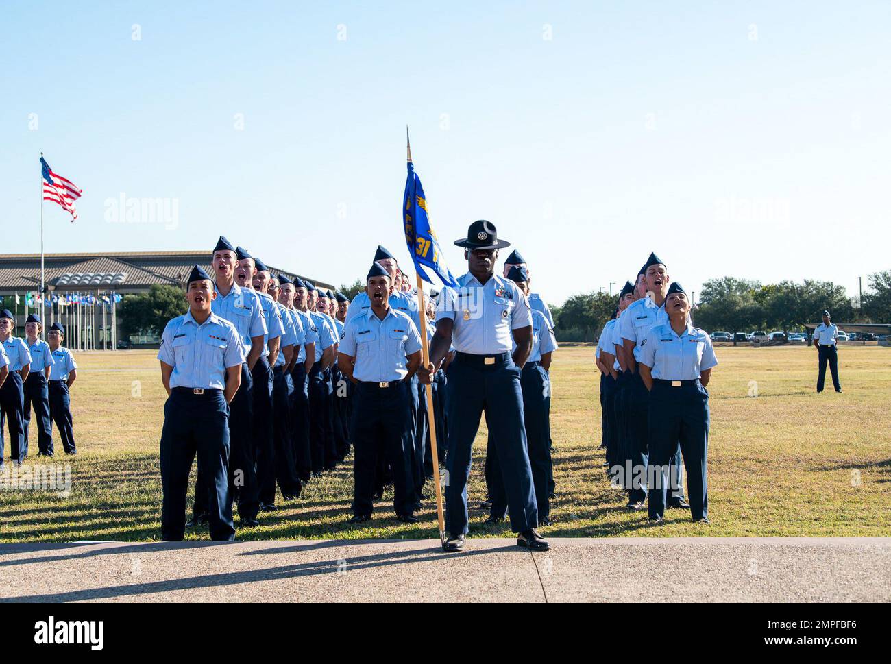 Mehr als 700 Luftwaffe, die dem 331. Training Squadron zugewiesen wurde ...