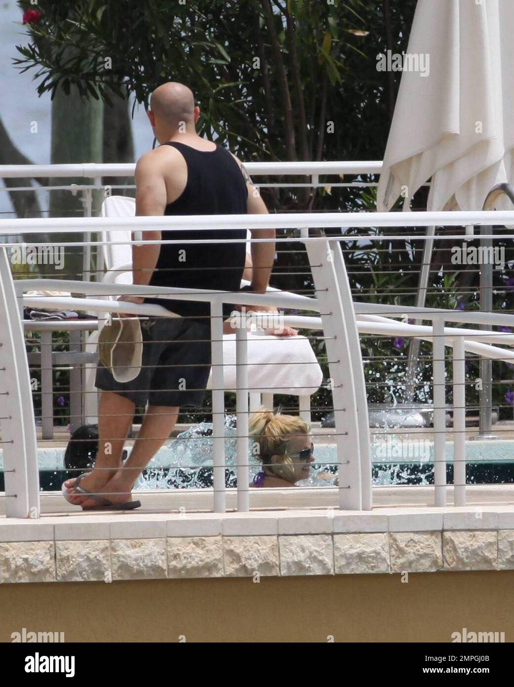 Britney Spears verbringt den Tag mit ihrer Familie am Pool. Britneys ...