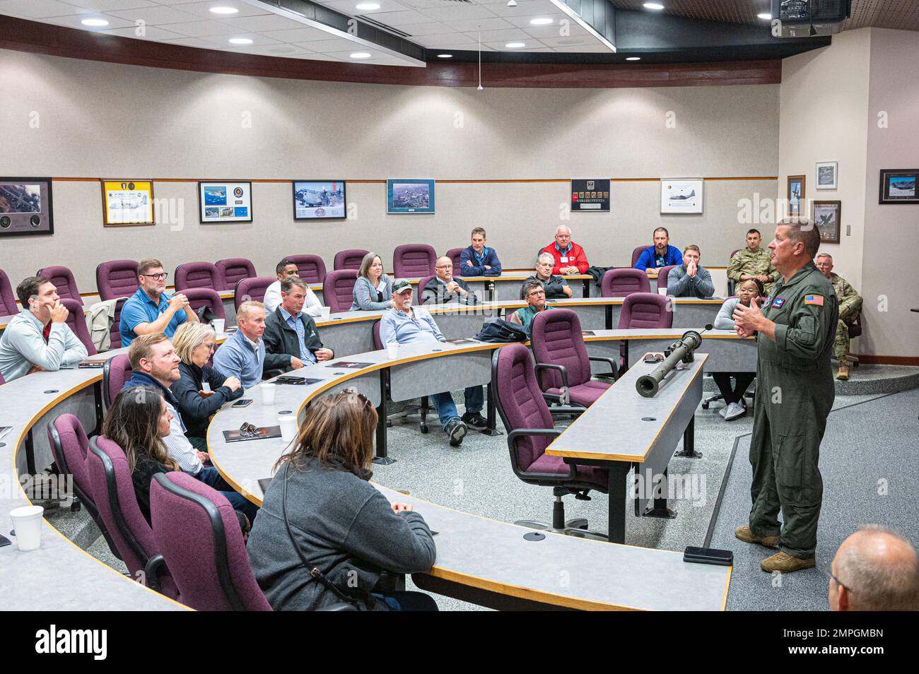 USA Air Force Colonel John Cluck, Kommandant des 139. Luftwaffenflügels ...