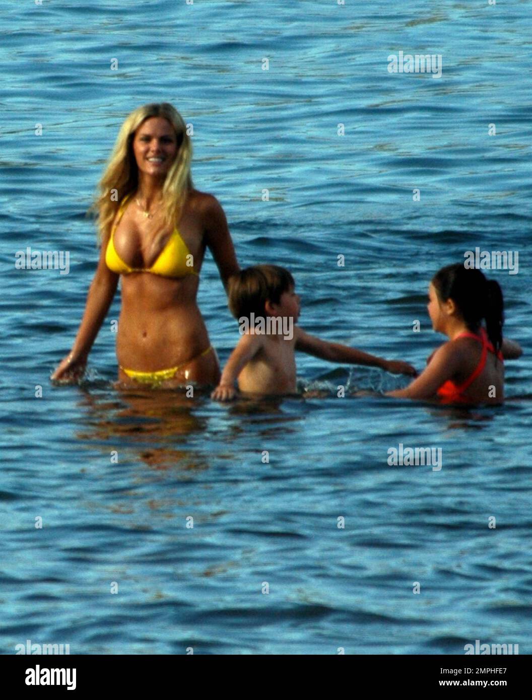 Die Bikinizone „Sports Illustrated Swimsuit Edition“, das Cover-Modell Brooklyn Decker, filmt ...