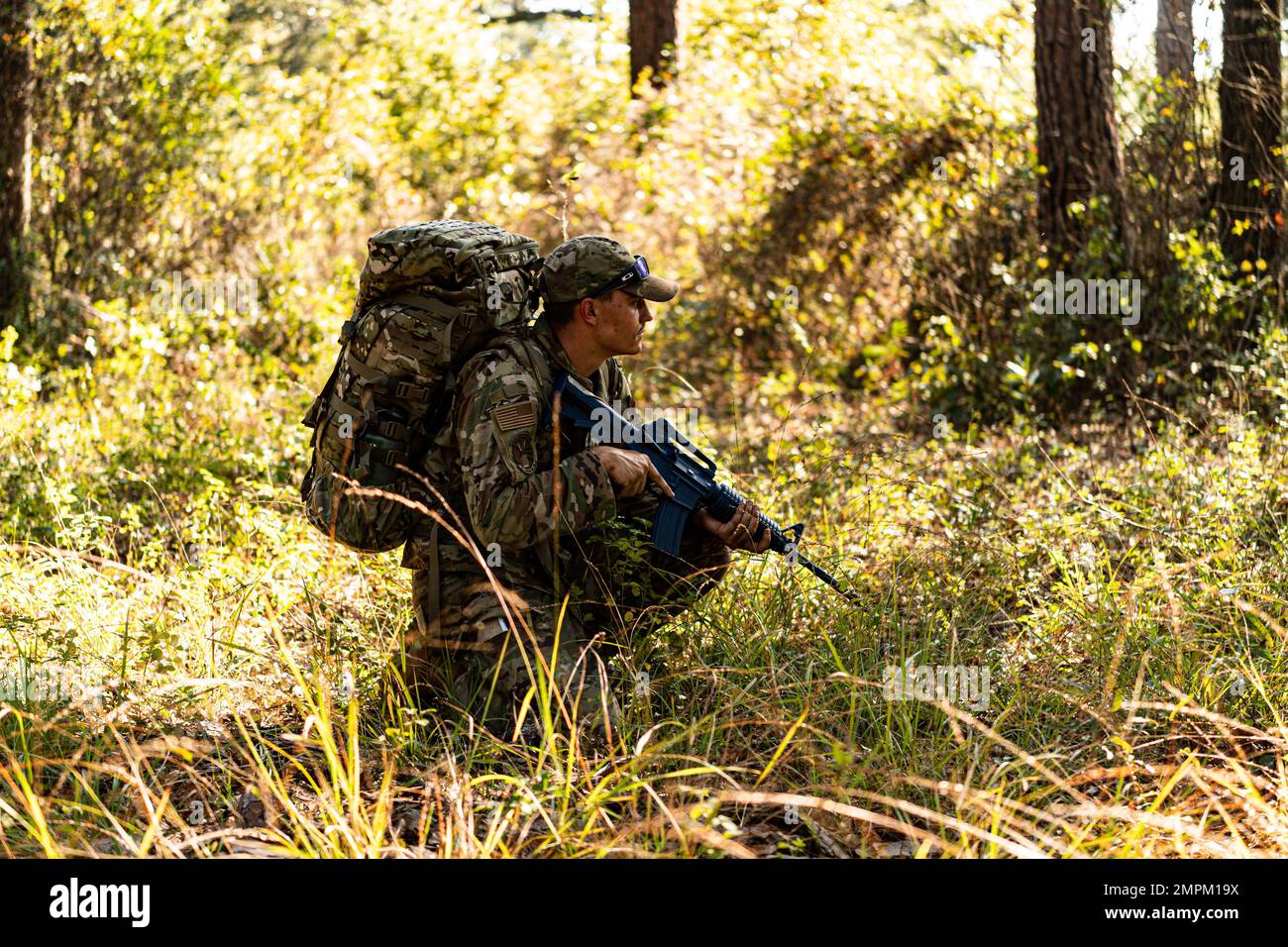 Ein Airman der 820. Base Defense Group führt vor dem Ranger Assessment ...