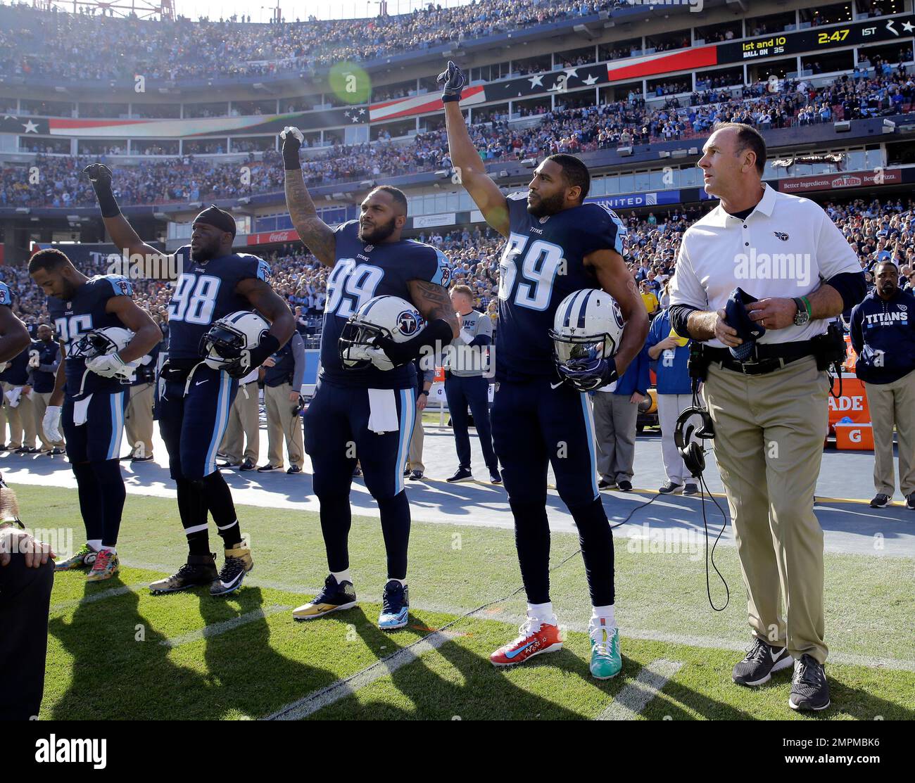 Tennessee Titans players Brian Orakpo (98), Jurrell Casey (99) and ...