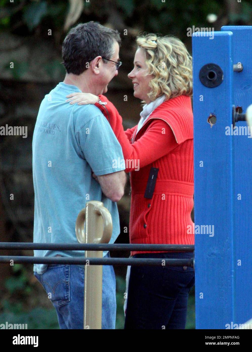 Christina Applegate ist nach einer doppelten Mastektomie im Juli wieder ...