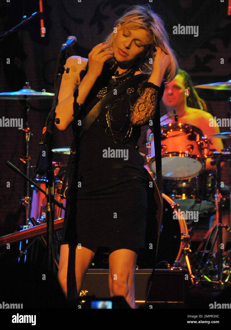 Rocker Courtney Love tritt live mit ihrer Band Hole im Fillmore Miami ...