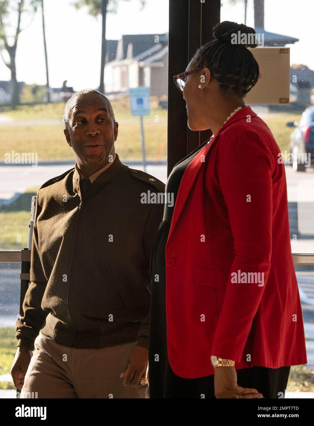 Brigg. General Jason E. Kelly, Fort Jackson Commander, lächelt, während ...