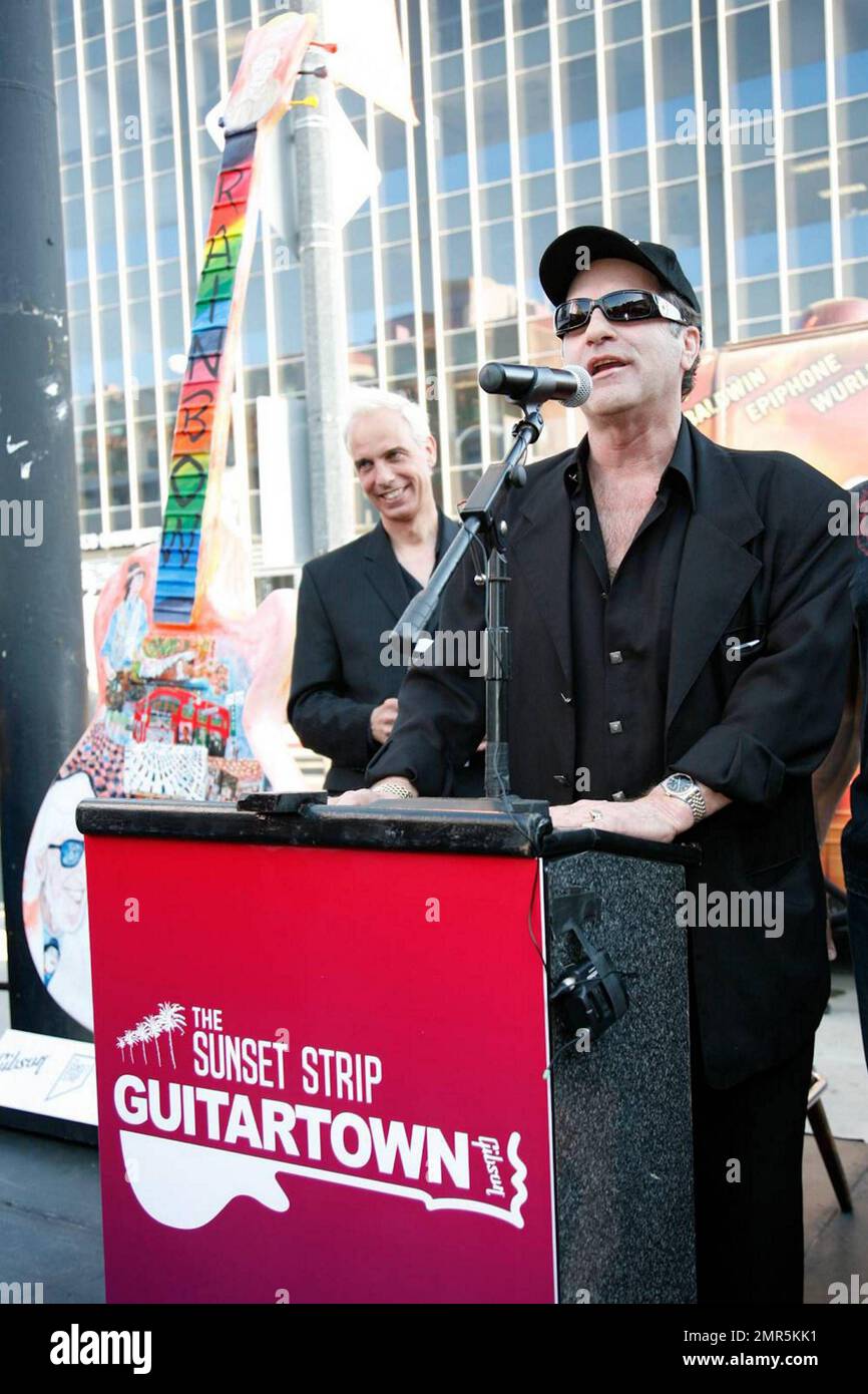 Mikeal Maglieri bei der offiziellen Enthüllung von Guitartown auf dem ...