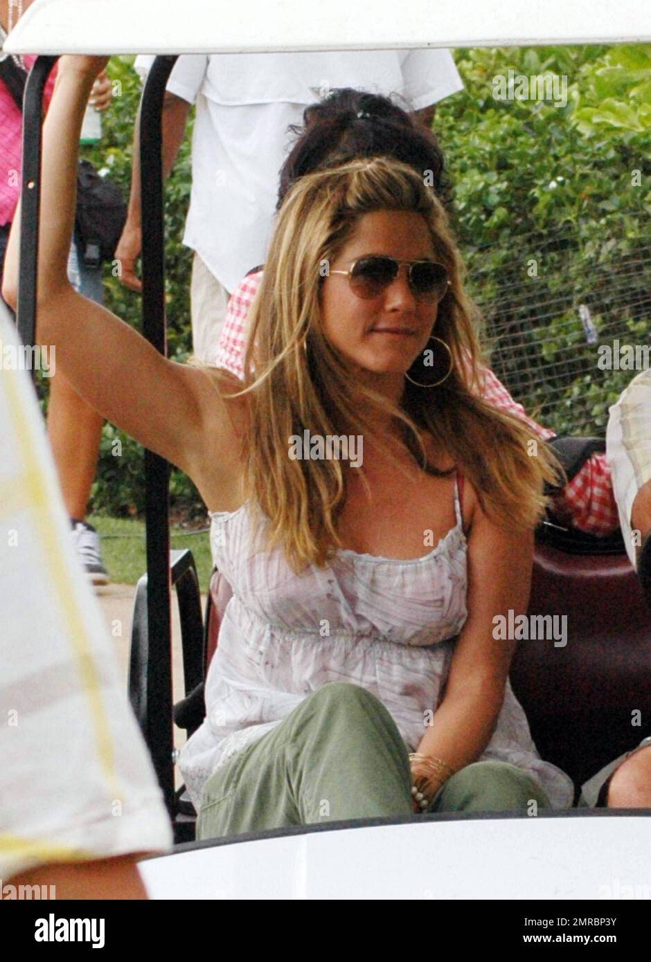Schauspielerin Jennifer Aniston entspannt sich und genießt das ...