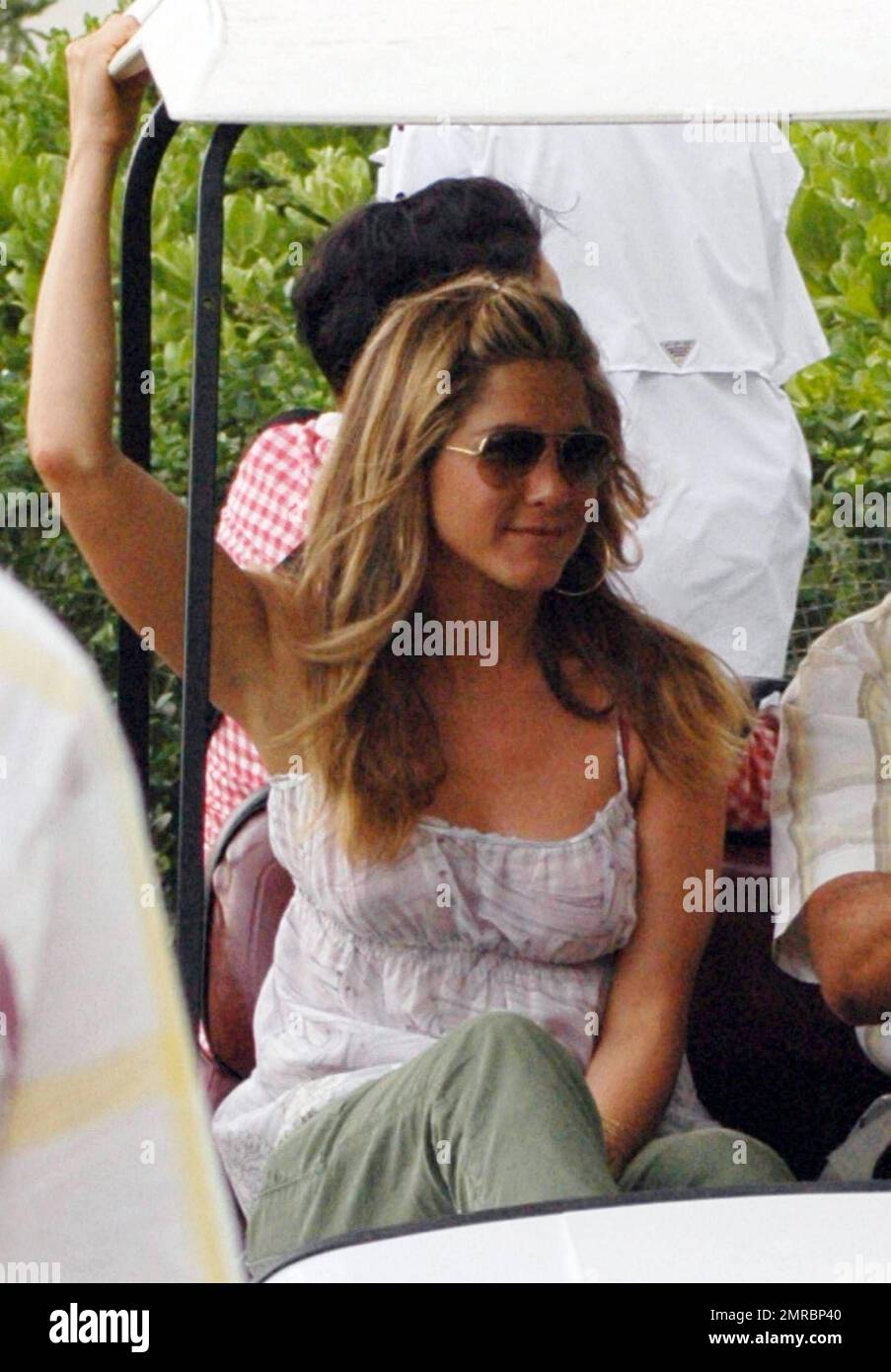 Schauspielerin Jennifer Aniston entspannt sich und genießt das ...