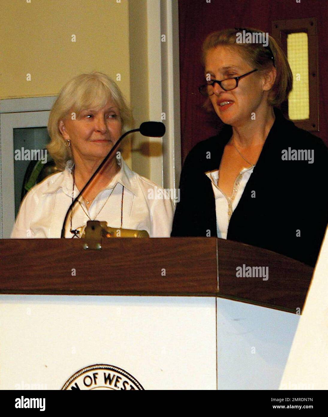 EXKLUSIV!! Joanne Woodward und ihre Tochter Melissa sprechen vor dem ...