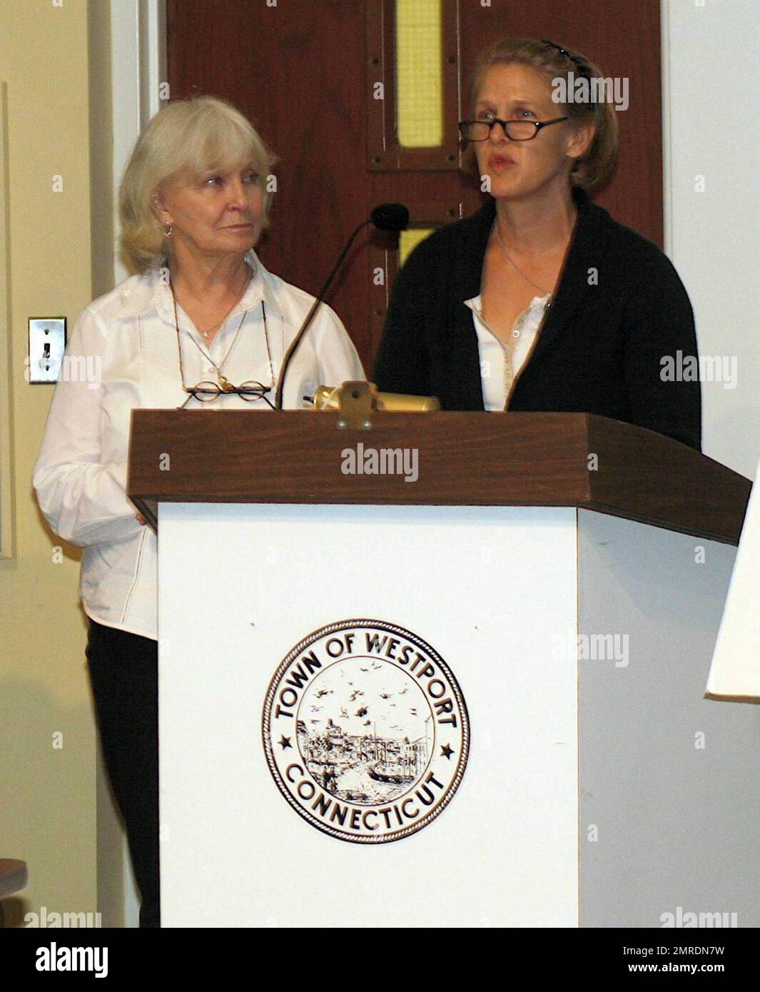 EXKLUSIV!! Joanne Woodward und ihre Tochter Melissa sprechen vor dem ...