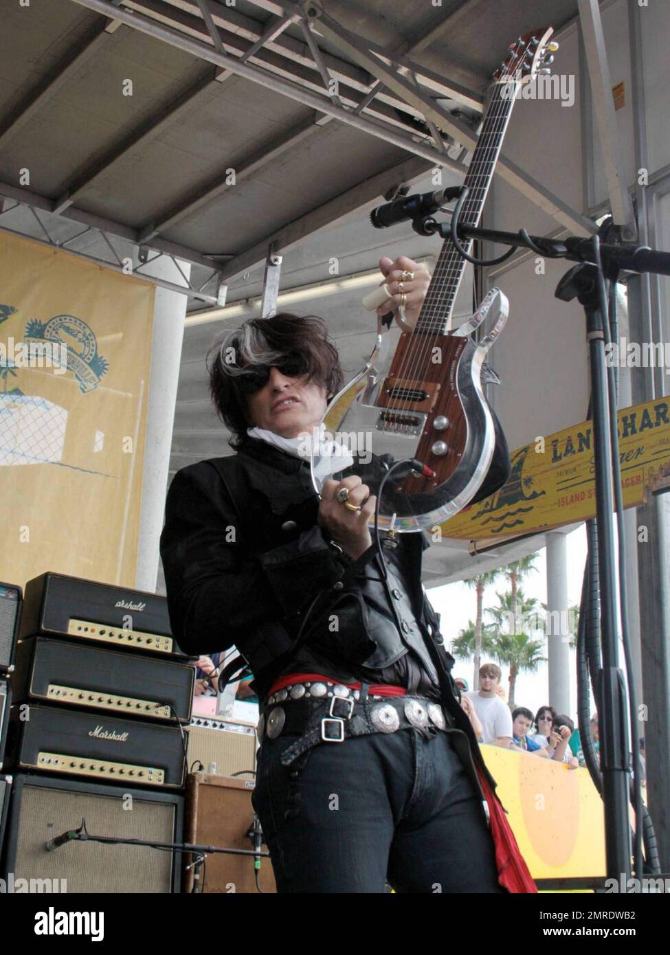 Der legendäre Lead-Gitarrist und Mitbegründer von Aerosmith Joe Perry ...