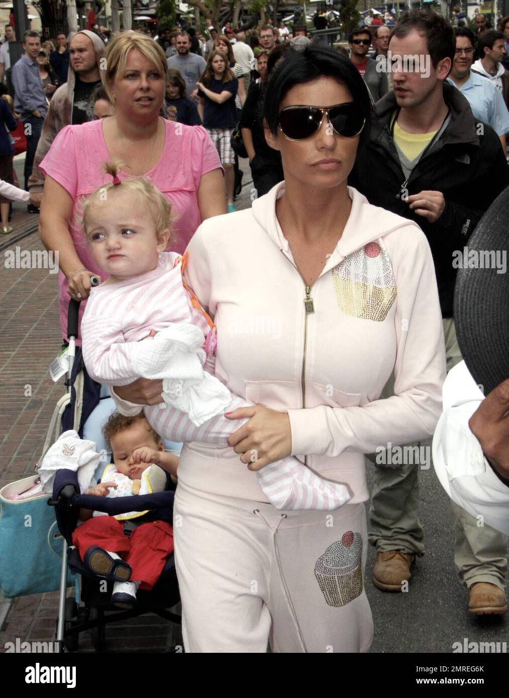 Jordan, Ehemann Peter Andre und zwei der drei Kinder des Paares haben ...