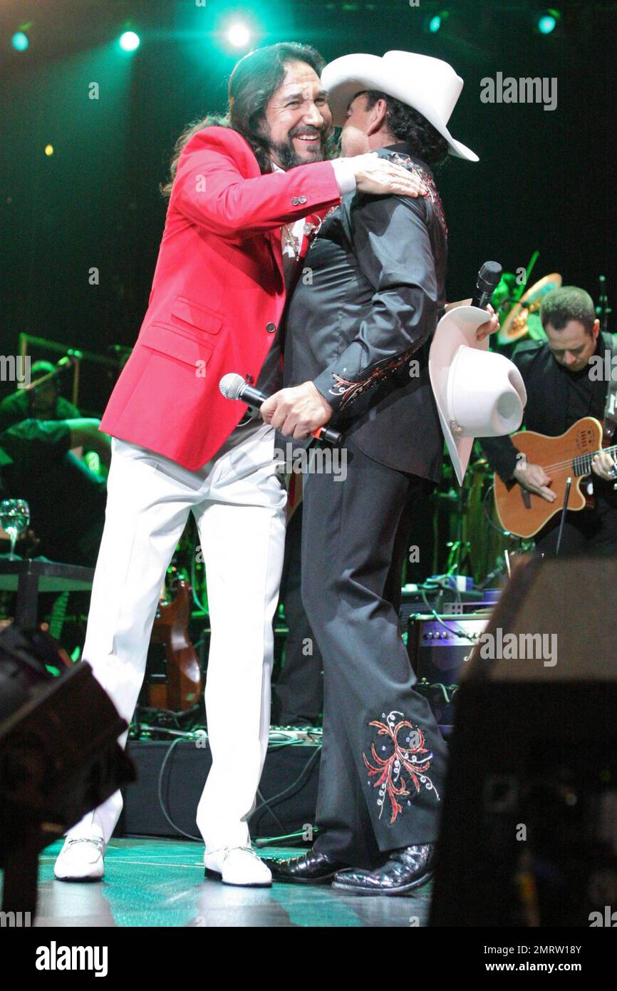 Marco Antonio Solis und Joan Sebastian treten im Rahmen der Los Tres in ...