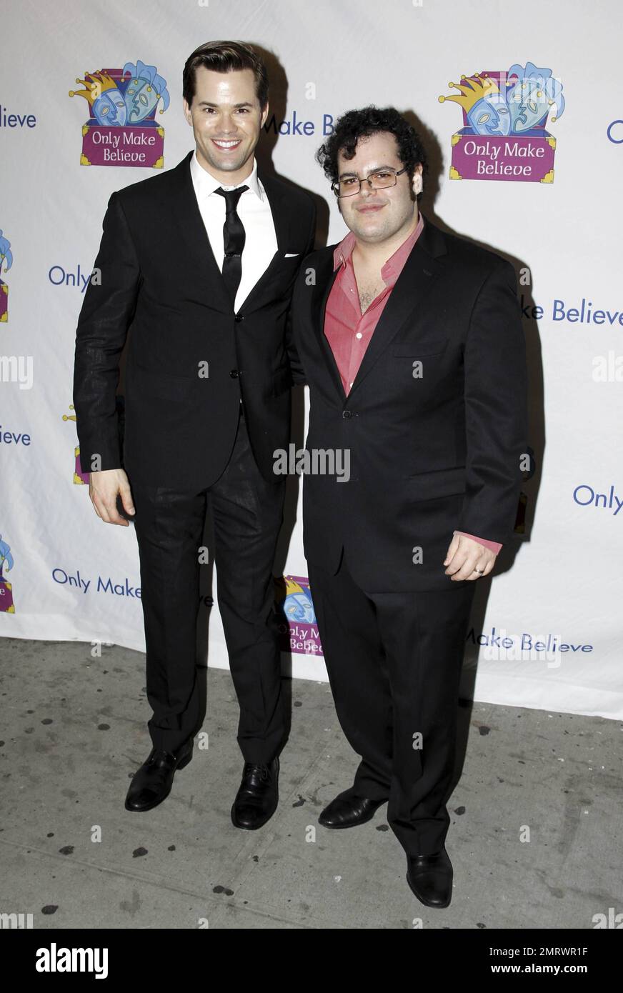 Andrew Rannells und Josh Gad bei der Fake Believe auf dem Broadway 12 ...