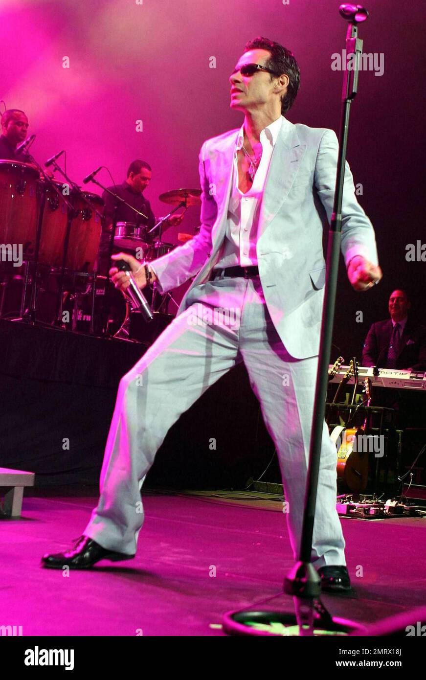 Der preisgekrönte Sänger, Schauspieler und Produzent Marc Anthony heizt ...