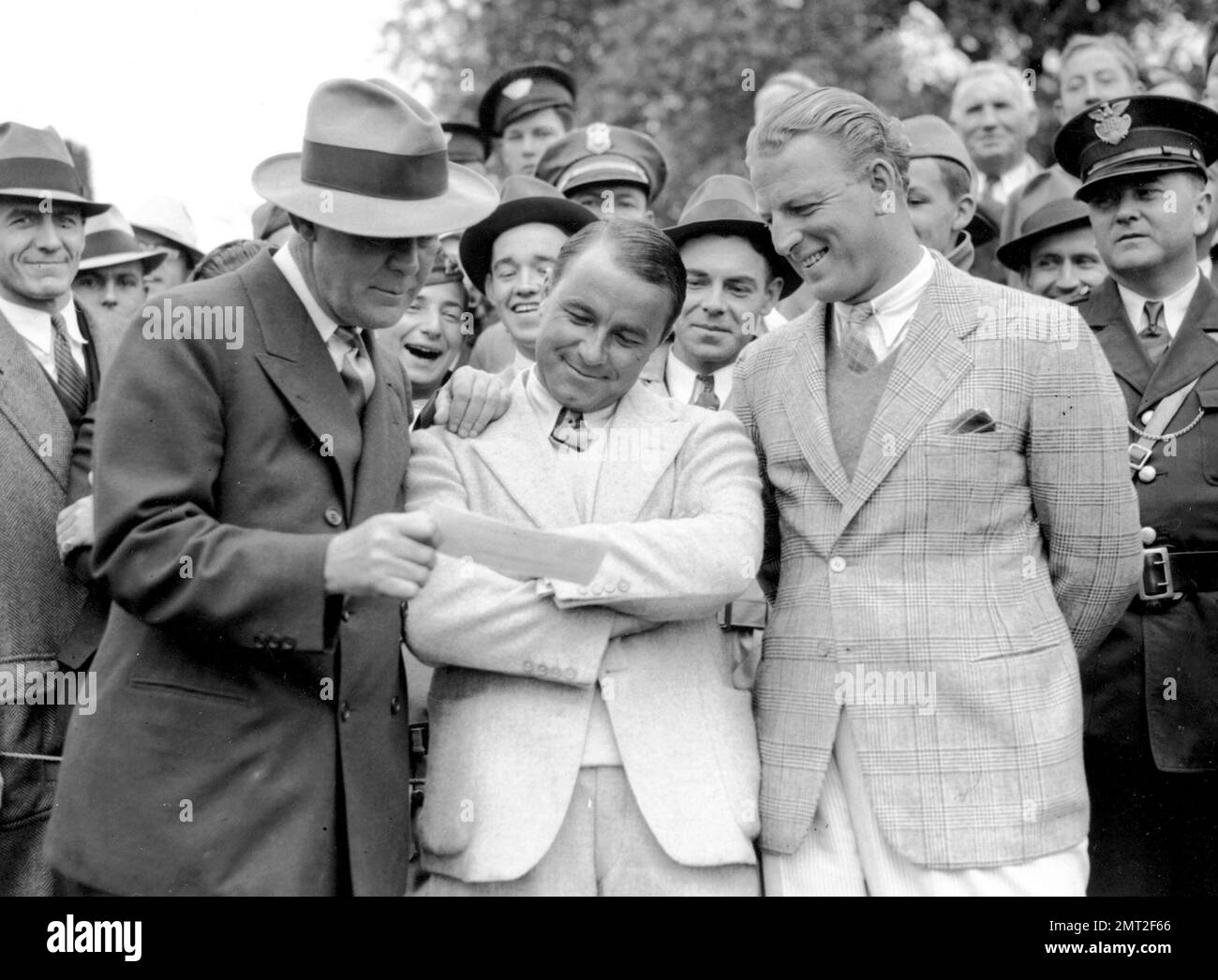 FILE - In this April 8, 1935, file photo, golfer Gene Sarazen, center ...