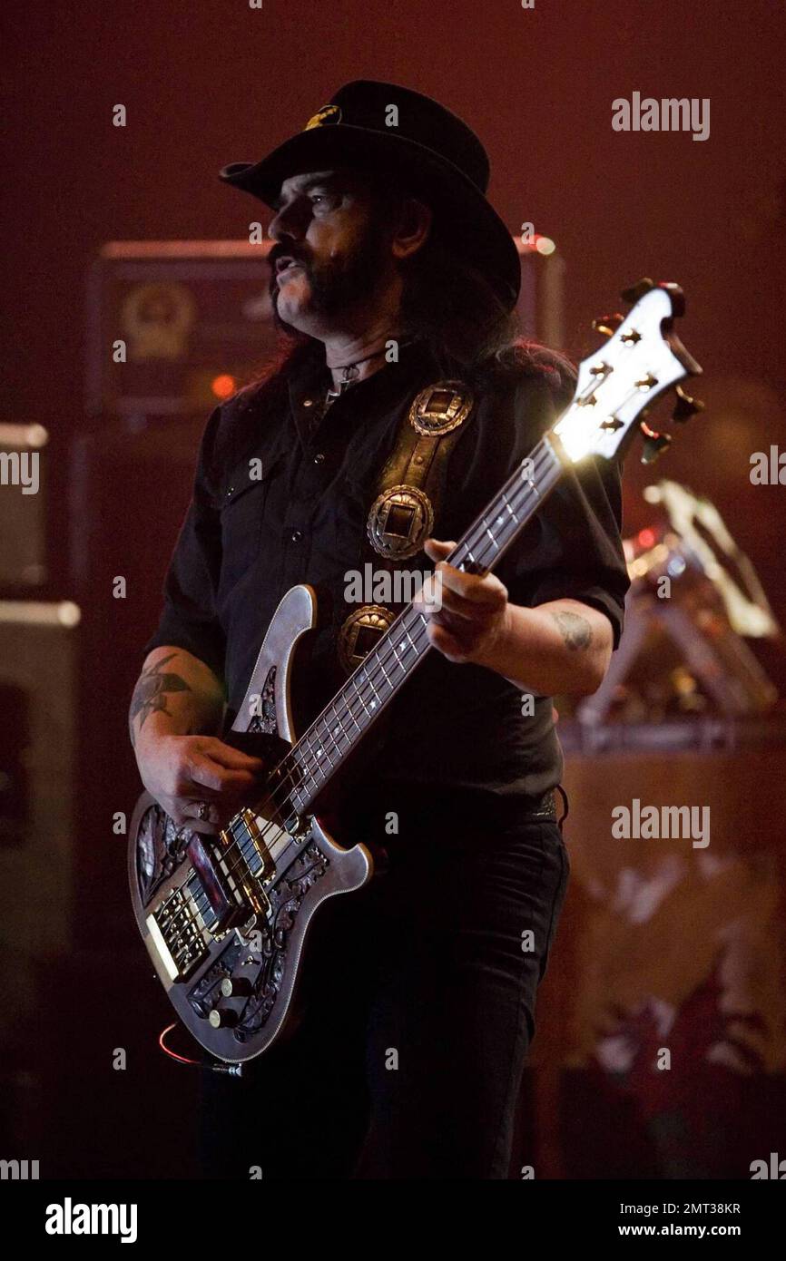 Die legendäre britische Metallband Motorhead, angeführt von Bassist und ...