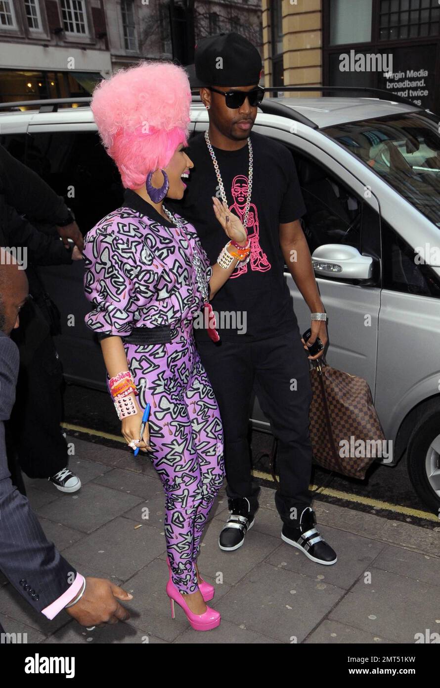 Gemusterter sprunganzug -Fotos und -Bildmaterial in hoher Auflösung – Alamy