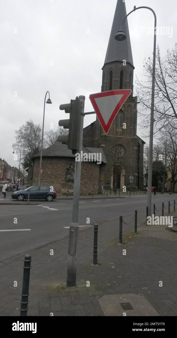 Kirche an der ecke -Fotos und -Bildmaterial in hoher Auflösung – Alamy