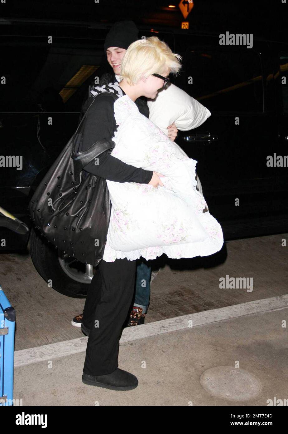 EXKLUSIV!! Kelly Osbourne und ihr Freund Luke Worrell sind alle ...