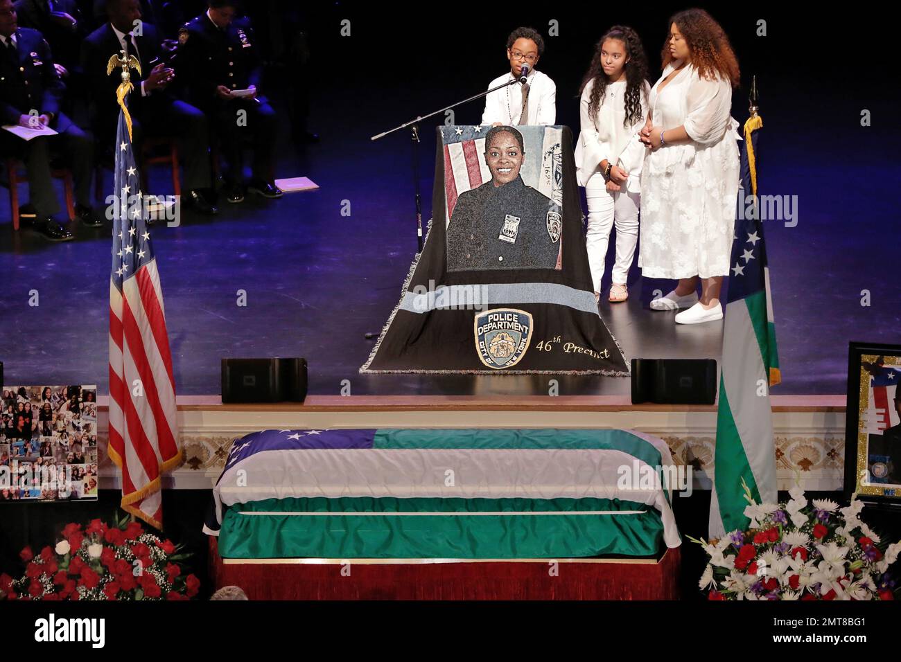 Peter Vega, left, and his sisters Genesis Villella, right, and Delilah ...
