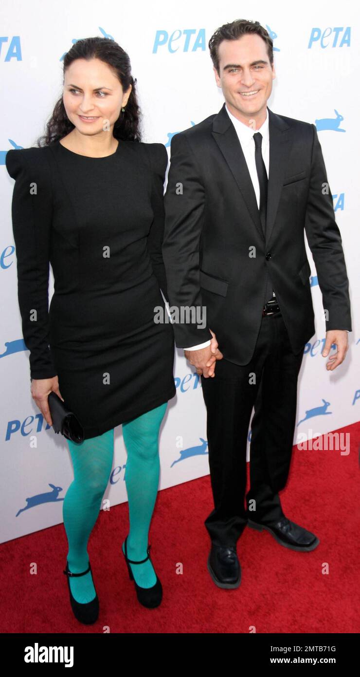 Schauspieler Joaquin Phoenix und Schwester, Schauspielerin Rain Phoenix, gehen auf dem roten ...