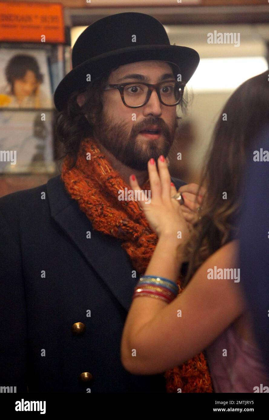 John Lennons Sohn, Sean Lennon, geht mit seiner Freundin Charlotte Kemp ...