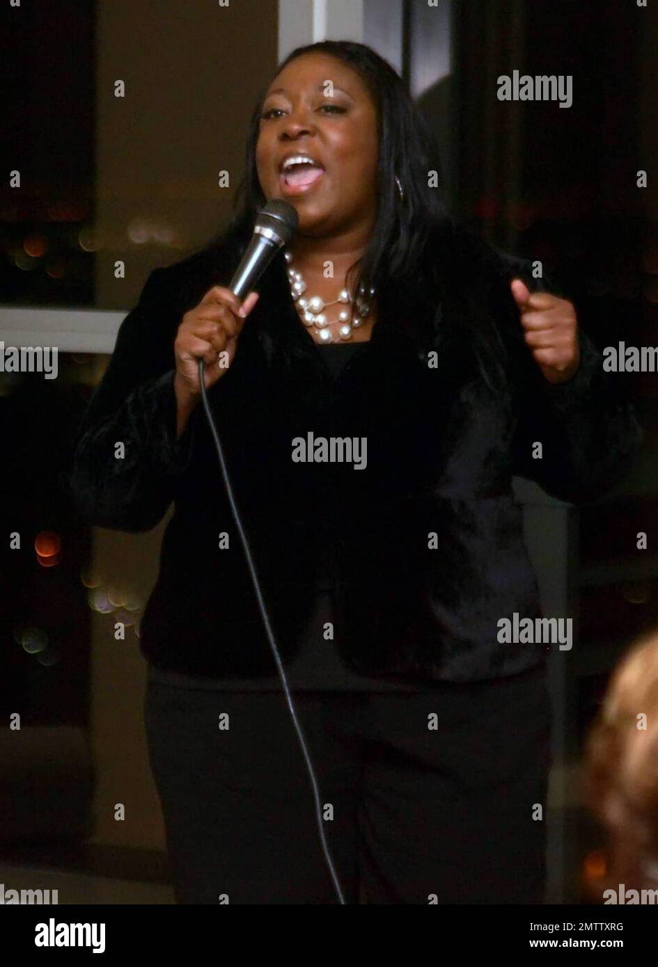 Das Carlyle Hochhaus feiert seine große Eröffnung und unterhält ...