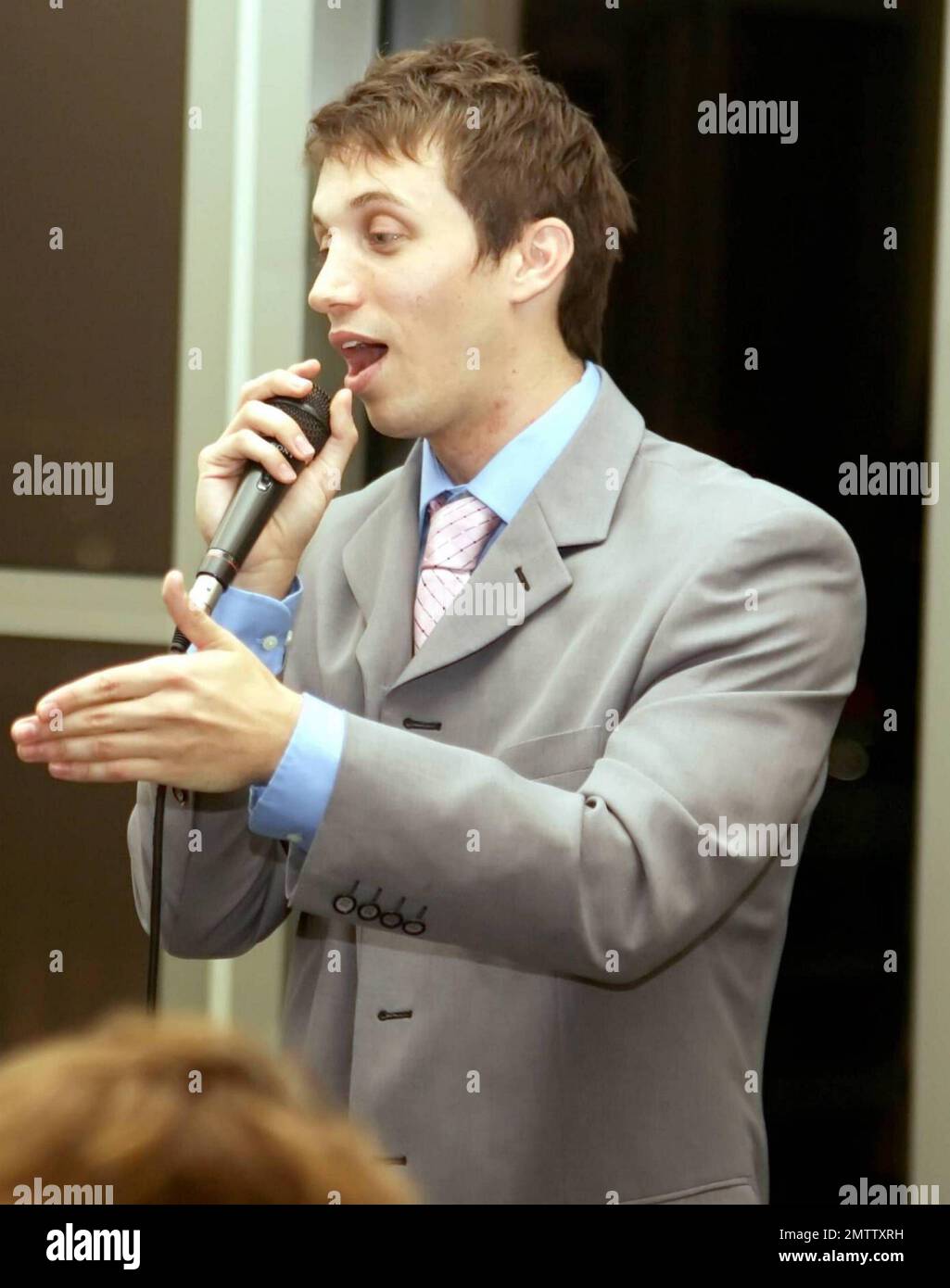 Das Carlyle Hochhaus feiert seine große Eröffnung und unterhält ...